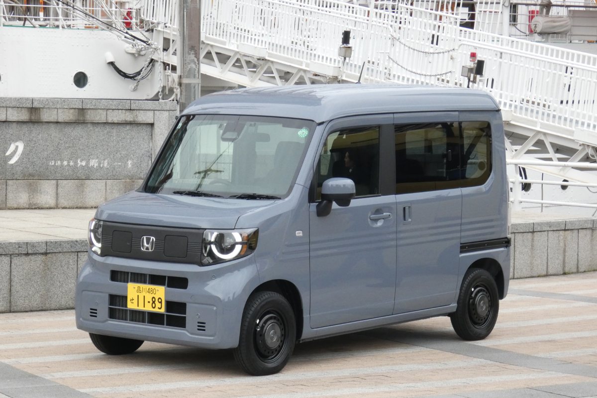 ホンダ「N-VAN e:」が見せた新世代アウトドアBEVのカタチ “走る蓄電池”としてキャンプサイトでも活躍必至 | マネーポストWEB
