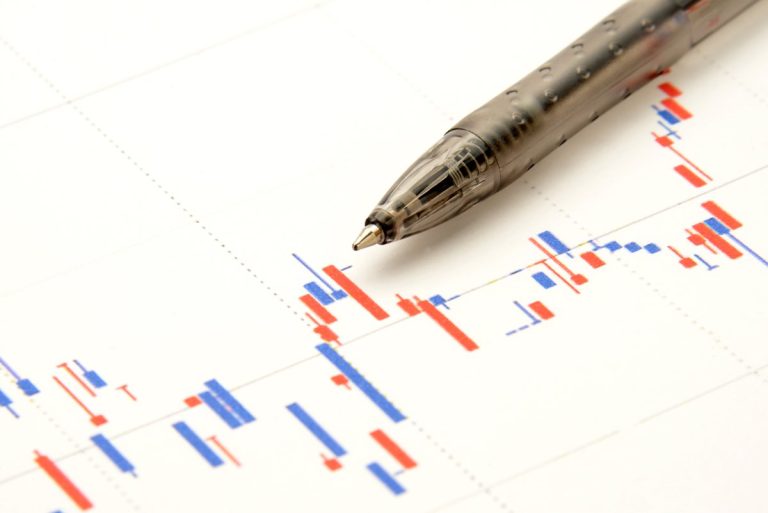 300万円を5年で1億円に増やした個人投資家kenmoさんが指南、初心者でも手掛けやすい「新高値ブレイク投資」 注目すべきは“長期間株価が低い ...