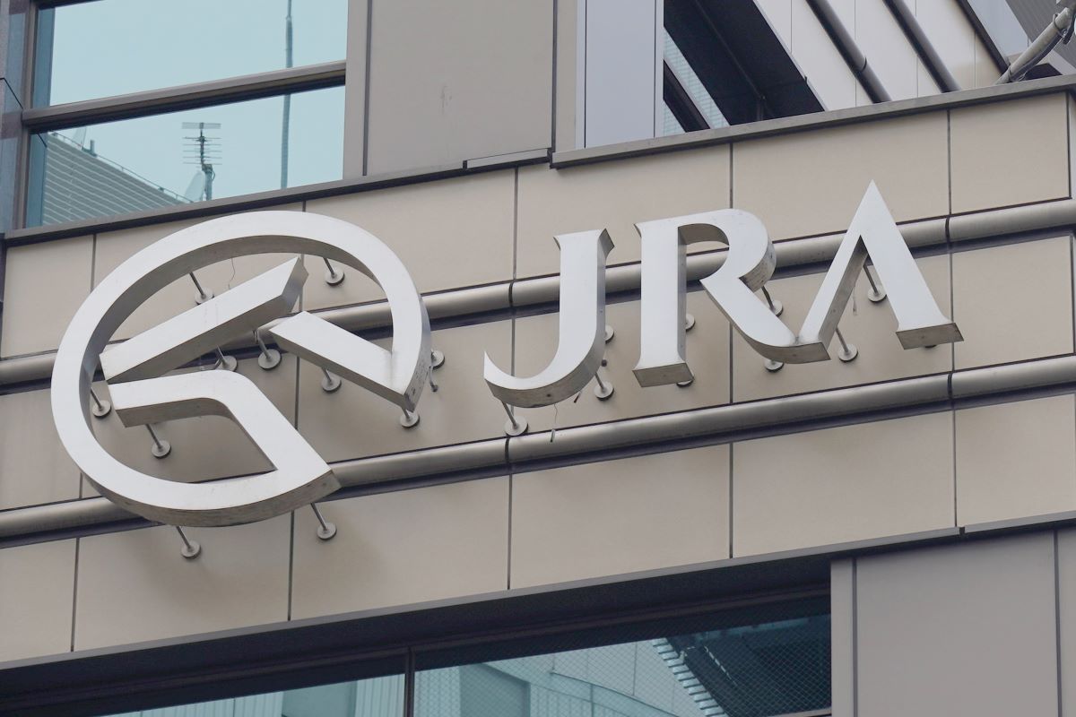 《卒業すれば生涯収入5億～10億円なのに…》JRA競馬学校で開校以来初の卒業生ゼロ 規則遵守や体重管理の問題で4人が退学して3人が留年と発表 | マネーポストWEB